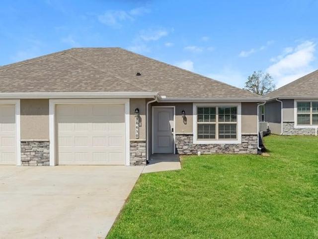 16661 Maybrook Dr, Belton, MO 64012
