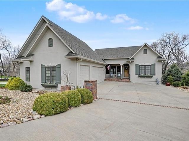 16661 S Country Club Dr, Loch Lloyd, MO 64012