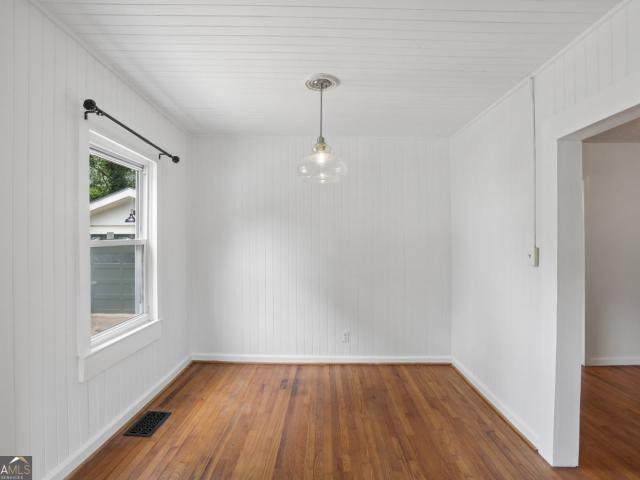 1666 May Avenue SE
