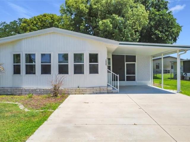 1666 Elkhart Cir, Tavares, FL 32778