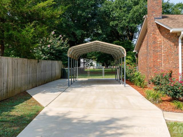 1667 Heatherhill Road