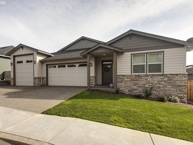 1668 NE Clayton Dr, Estacada, OR 97023