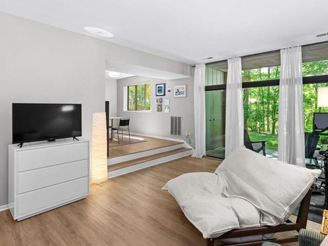 1668 Parkcrest Cir Apt 100, Reston, VA 20190