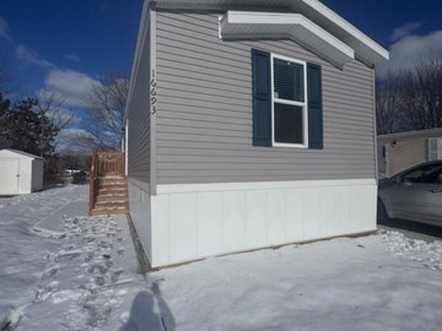 16693 Durham Dr, Macomb, MI 48044