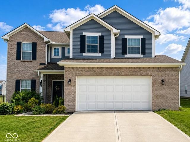 1669 N Clearwater Dr, Greenfield, IN 46140