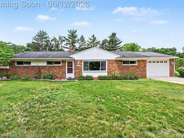 1669 Ashstan Dr, Walled Lake, MI 48390