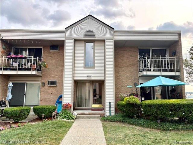 1669 Cass Lake Rd Unit D, Keego Harbor, MI 48320