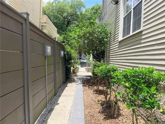 1669 Robert Street