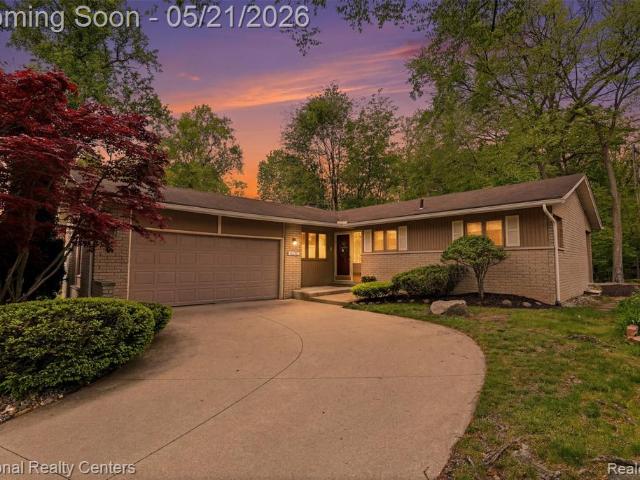16607 Macarthur