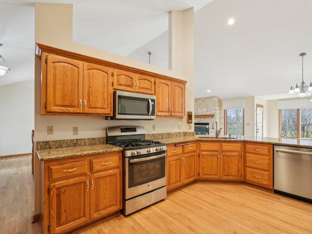 16605 W Sumerland Ct, New Berlin, WI 53151 | MLS #1956 | Compass