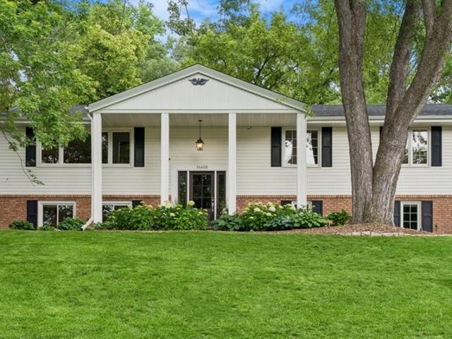 16608 Eagle Ridge Dr, Minnetonka, MN 55345