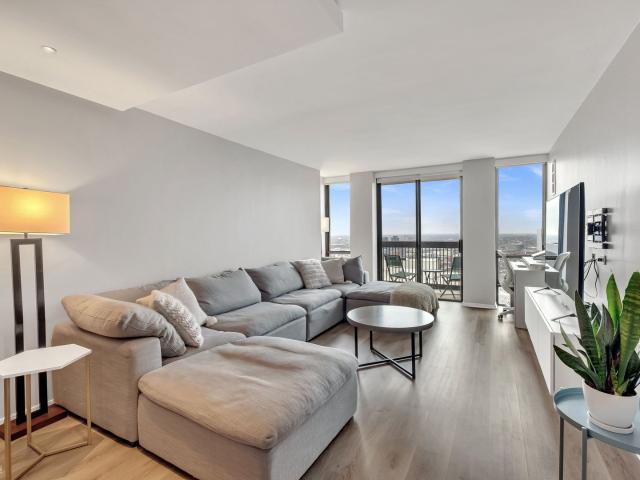 1660 N LASALLE Street # 4006