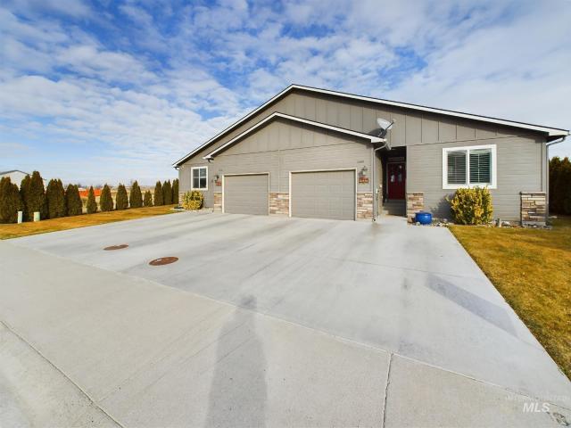 1660 NE Cinder Loop