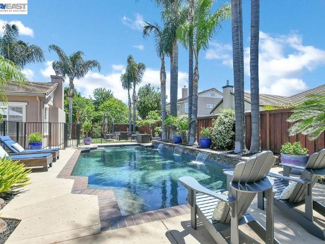 1660 Albani Pl