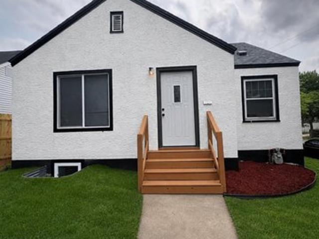 1660 Beech St, Saint Paul, MN 55106
