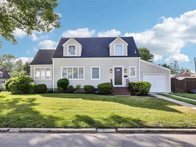 1660 Fenimore Rd, Hewlett, NY 11557