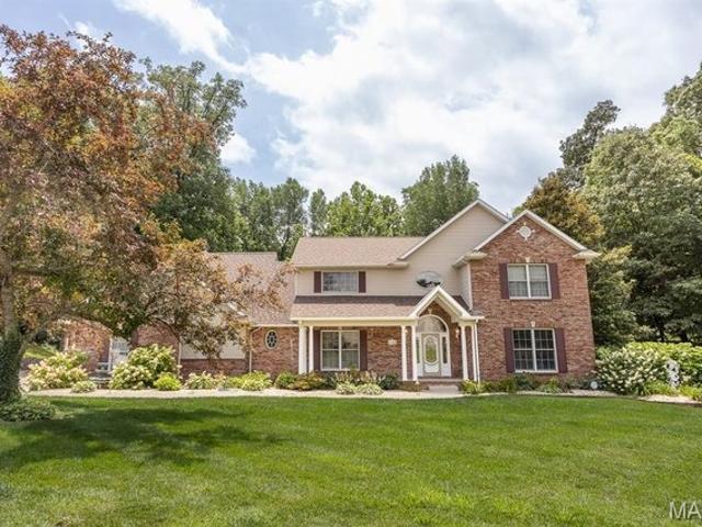 1660 Golf Course Dr, Belleville, IL 62220
