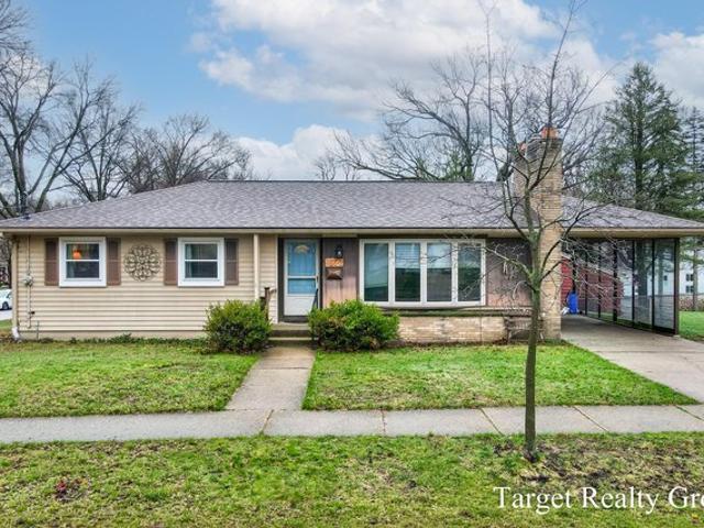 1660 Rose Pkwy SE, Grand Rapids, MI 49506