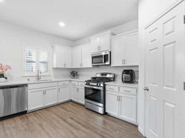 1660 Silvershire Dr, Stockton, CA 95206