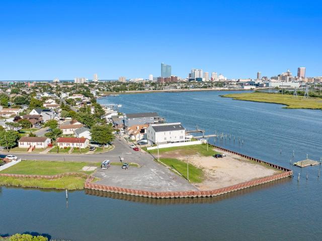 1660 & 1700 W Riverside Drive