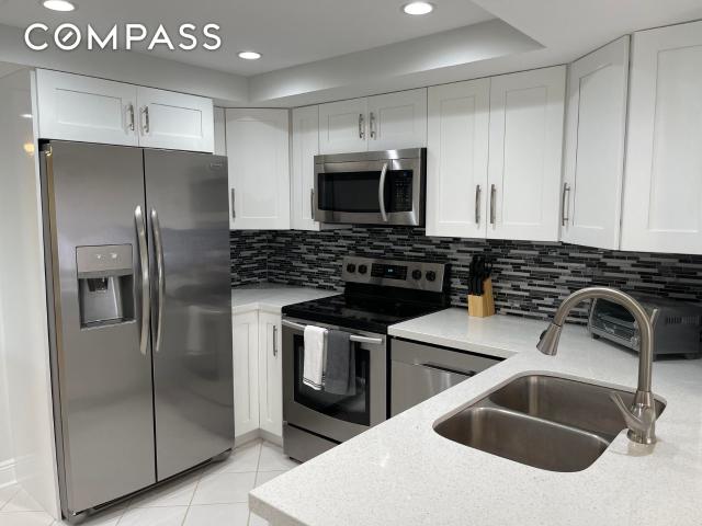 1660 12 Oaks Way 203, North Palm Beach, FL