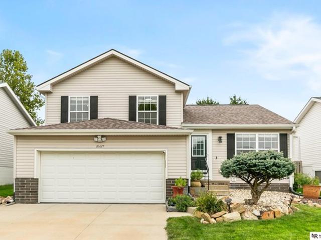 16617 Erskine St, Omaha, NE 68116