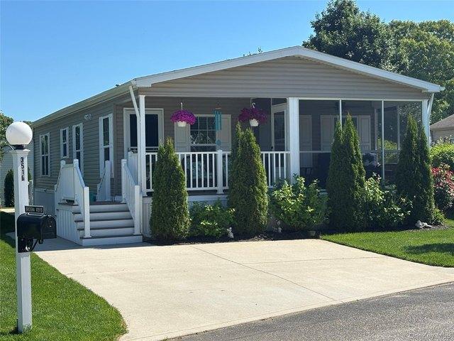 1661 Old Country Rd Unit 351, Riverhead, NY 11901