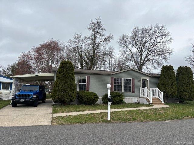 1661 Old Country Rd Unit 417, Riverhead, NY 11901