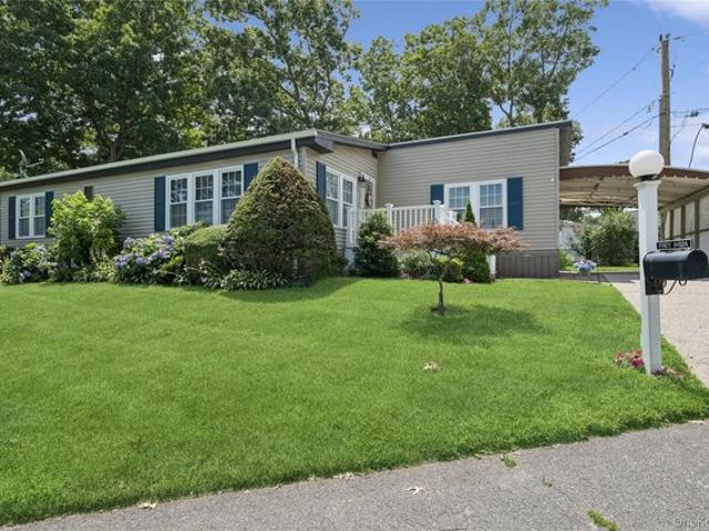 1661 Old Country Rd Unit 452A, Riverhead, NY 11901