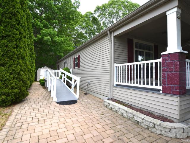 1661 Old Country Road 516