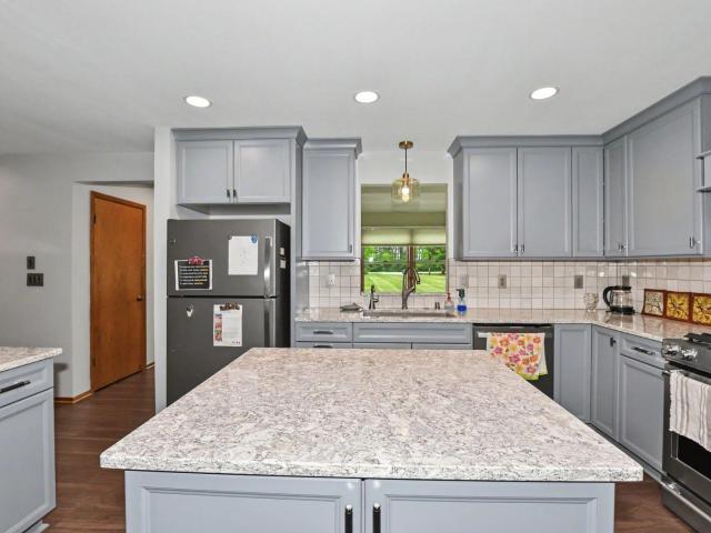 1661 Friess Lake Rd