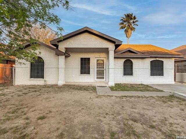 1661 Paseo Encinal Dr, Eagle Pass, TX 78852