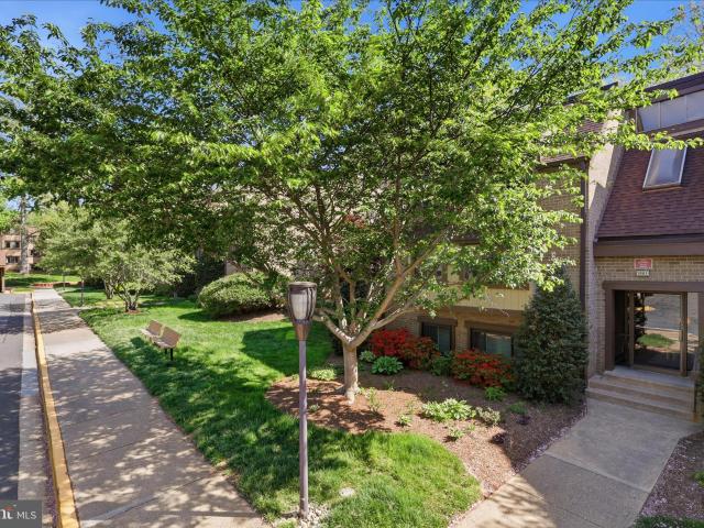 1661 Parkcrest Cir, Unit 5A/300, Reston, VA 20190 | MLS #VAFX2303