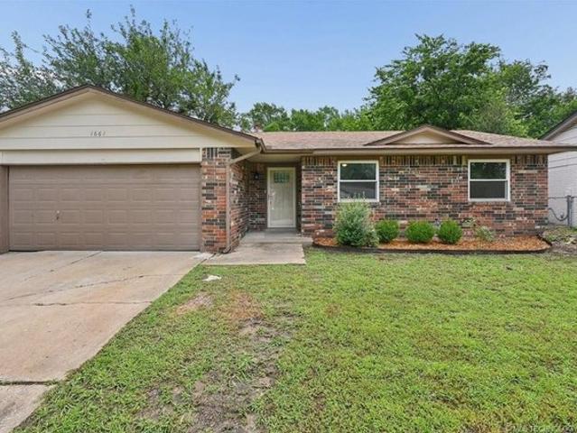 1661 S Poplar Ave, Broken Arrow, OK 74012