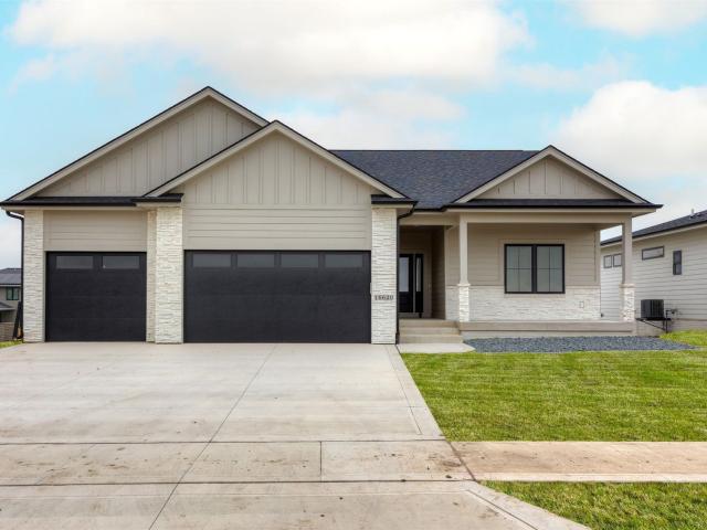 16620 Deerview Dr, Urbandale, IA