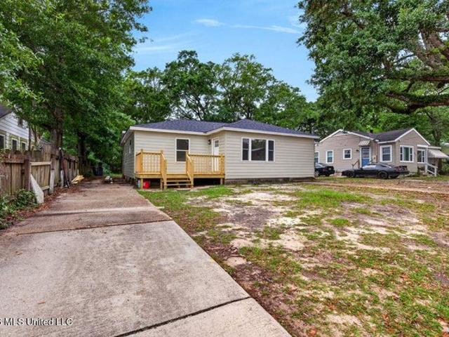 1662 Hollywood Blvd, Biloxi, MS 39531