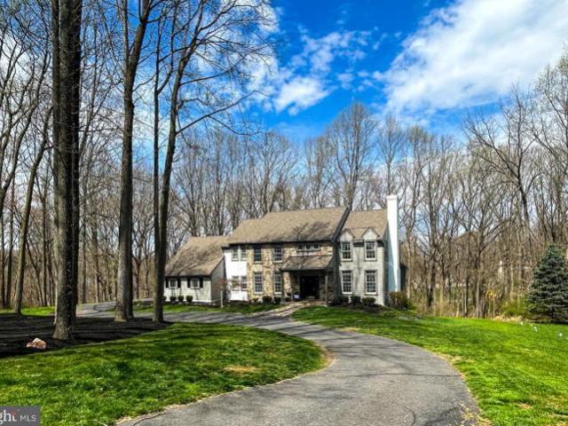 1662 Waterglen Dr, West Chester, PA 19382