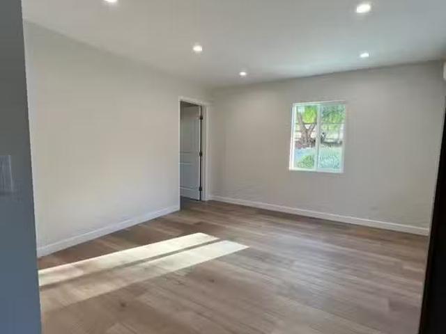 16633 Radclay St Houses in Santa Clarita, CA