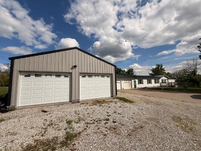 16633 Rolling Hills Road