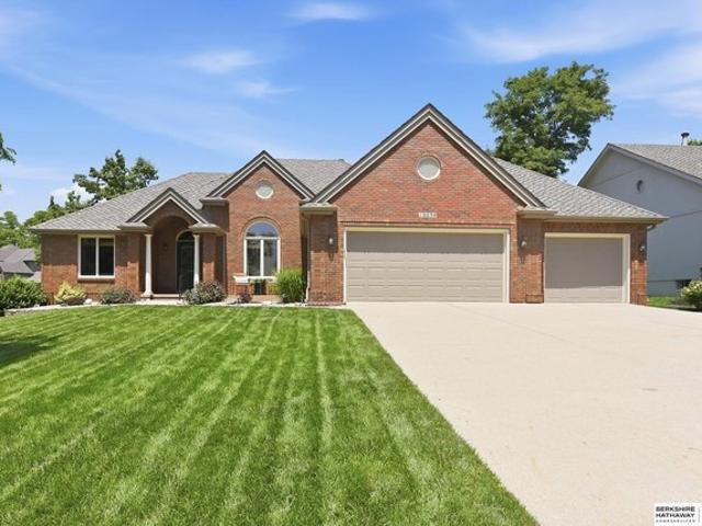 16630 Oak St, Omaha, NE 68130