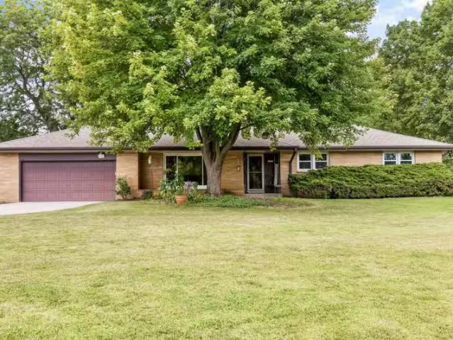 16632 W CRESCENT DR, NEW BERLIN, WI 53151 Single Family Reside.