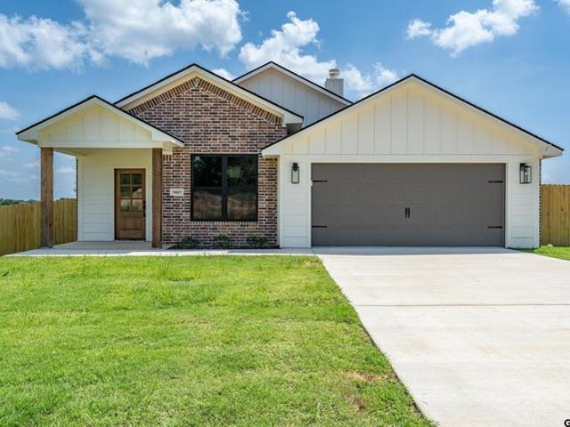 16637 Crossing Cir, Lindale, TX 75771