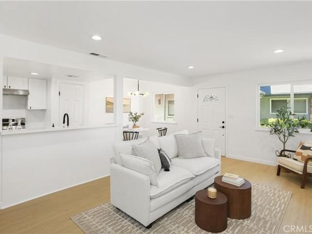 16635 Viewpoint Ln Unit 11B, Huntington Beach, CA 92647