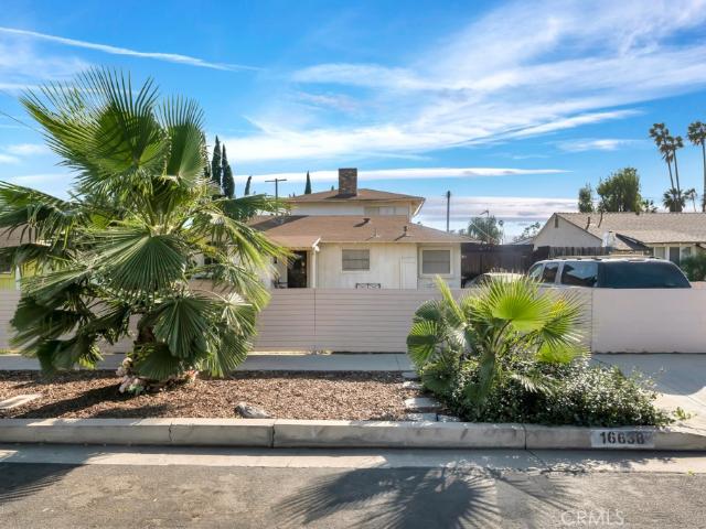 16638 Wyandotte St, Lake Balboa, CA 91406 | MLS #SR26073 | Compass