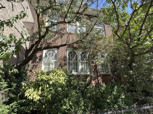 1663 E 18th Street