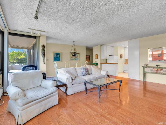 166 10 Powells Cove Boulevard 5D