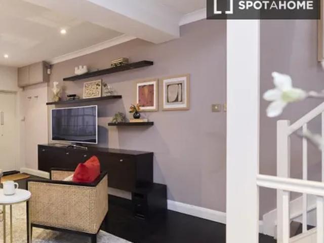166 168 Campden Hill Road, London, W8 7AX, United Kingdom | 2 bed apartment for rent #136527631 | Rentberry