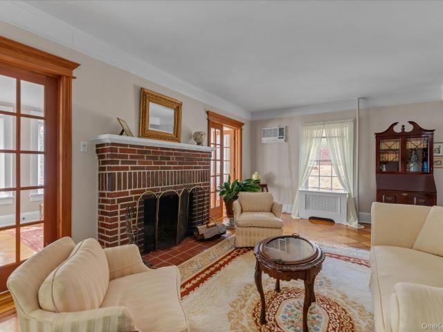 166 1 rd Avenue