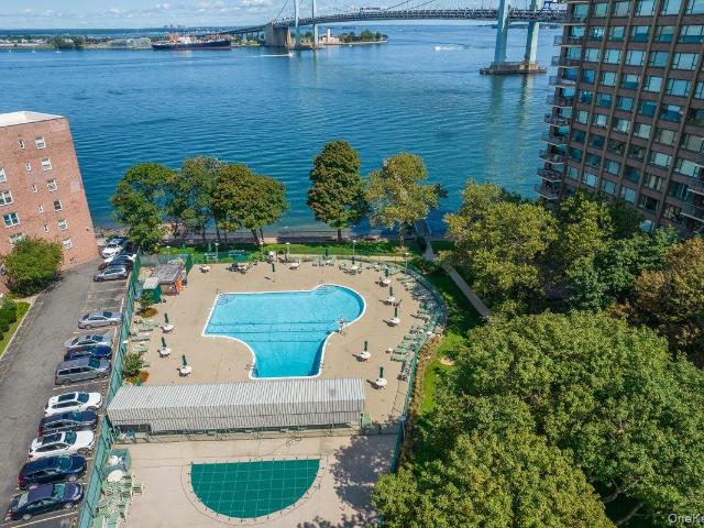 166 25 Powells Cove Boulevard 17F