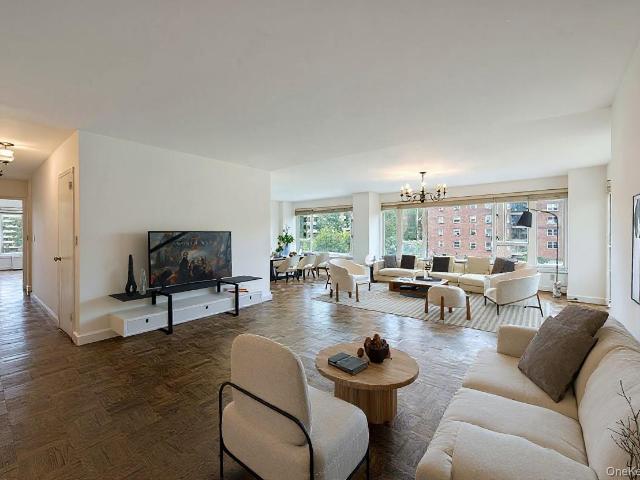 166 25 Powells Cove Boulevard, Unit 3F | Compass